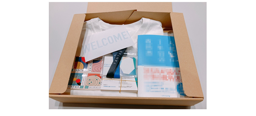 入社歓迎！ウェルカムボックスの事例8選｜新入社員のオンボーディング、従業員エンゲージメントの向上に | 知識｜ノベルティ・オリジナルグッズの紹介やトレンド情報を発信中｜株式会社トランス（東京・大阪）